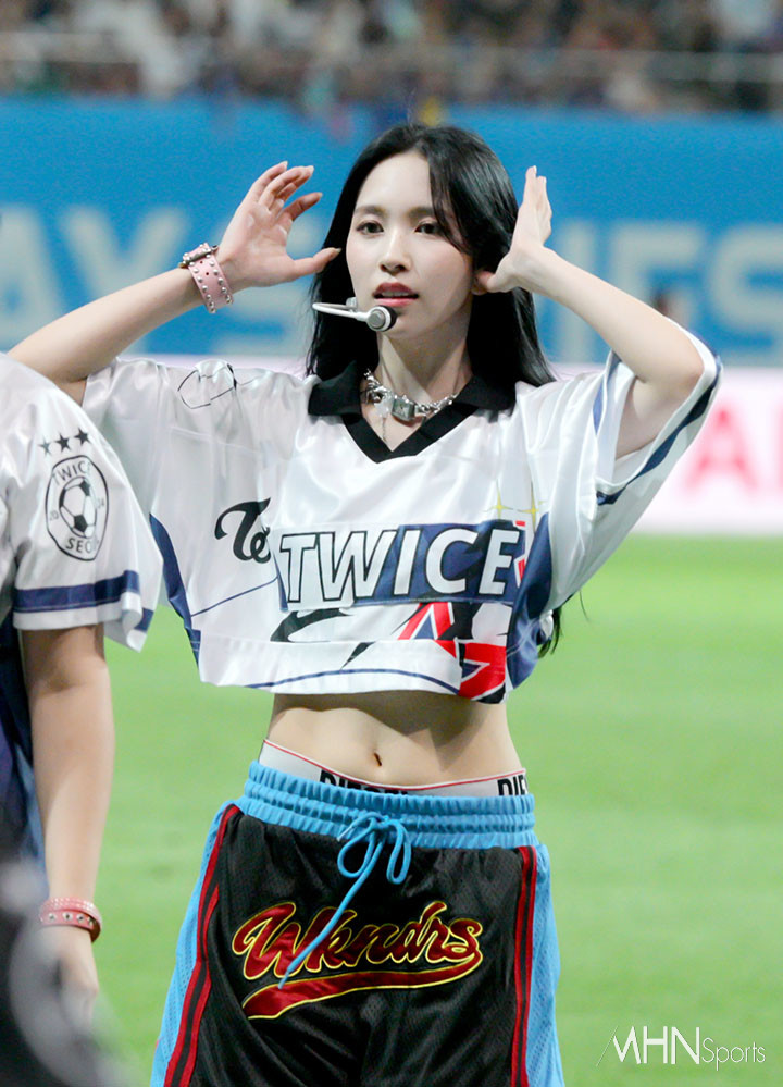 트와이스 미나 '가녀린 종잇장 허리'