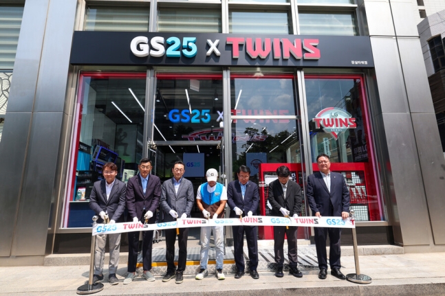 LG, 잠실야구장 인근 'GS x LG트윈스 콘셉트스토어' GS25잠실타워점 오픈