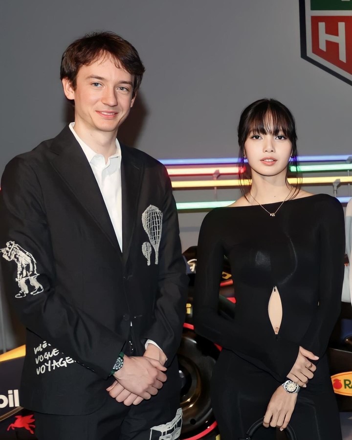 블랙핑크 리사, '재벌가 남친'과 또 데이트 포착?...목격담 훑어 보니 어느새 '1년'