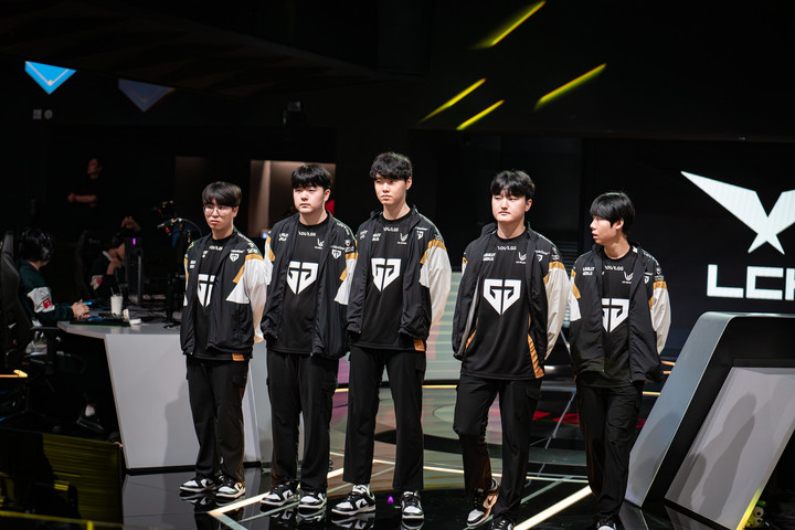 [LCK] 서머 9주 차 DRX의 한방... BNK 피어엑스, '행운의 PO 진출' 극적 성사