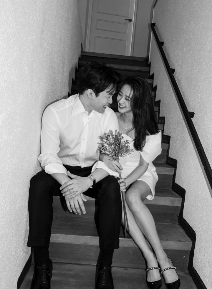 '체조 요정' 손연재, 결혼 2주년 기념 9살 연상 남편 첫 공개...한라산 등반 근황까지 전해