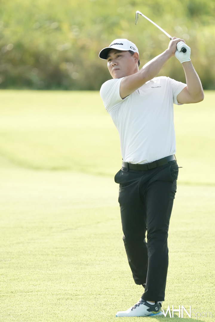 [mhn포토] 권오율, 첫 홀 반드시 버디 잡는다