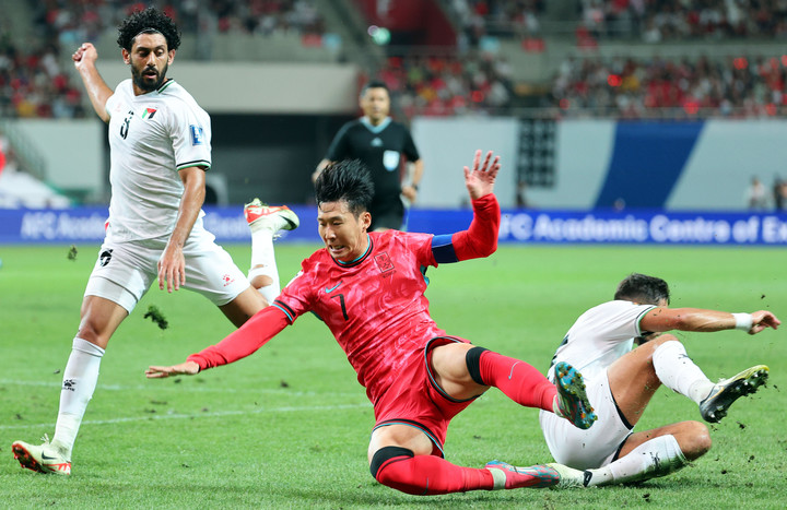 '홈 경기장 맞나' 뛰는 선수도, 보는 이들도 불만 '상암벌'...축구협회, '서울 패권주의' 벗어나야