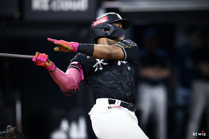 '폼 미친 수원 노학수' 로하스 만루포 포함 2홈런 5타점 맹타…KT, NC에 스윕승 [수원에서mhn]