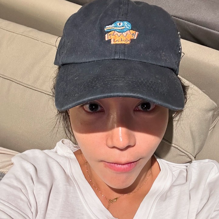 '이범수와 이혼 中' 이윤진, 외국인 남성과 함께한 근황에 "새 남친?"