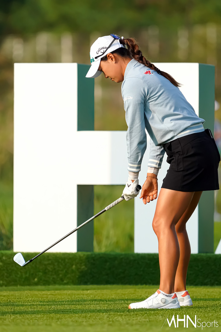 [mhn포토] 이민지, 왼손으로 스윙 교정