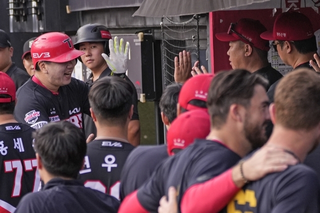 KIA, 김도영 & 윤도현 듀오 대활약 롯데에 대승...레이예스 200안타 고지 [부산에서mhn]