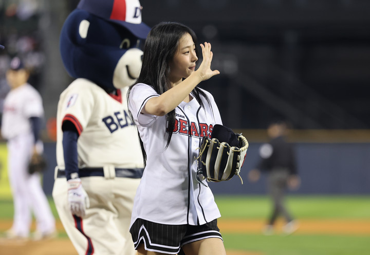 KT보다 안타도 많았는데...잔루 多, 뉴진스 민지 응원도 통하지 않은 두산 [WC]