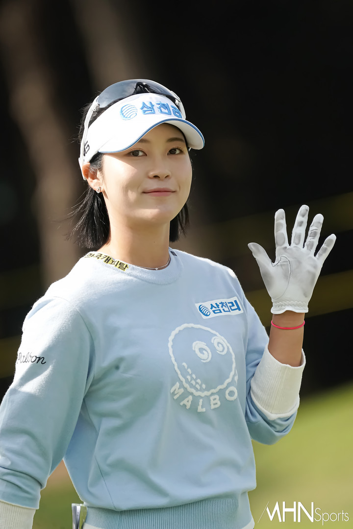 [mhn포토] 전예성, 컨디션 좋은 인사