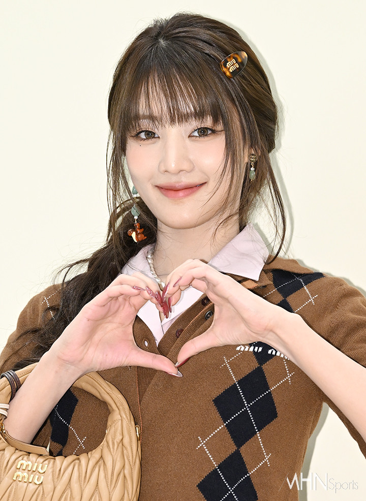 (여자)아이들 민니 '상큼 볼하트'