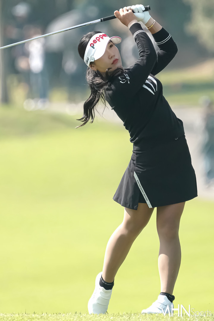 [mhn포토] 황정미, 핀 하이로 날린다