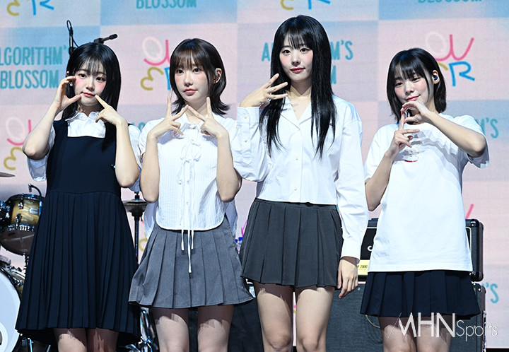 QWER, 데뷔 후 '첫 지상파 음방 1위'