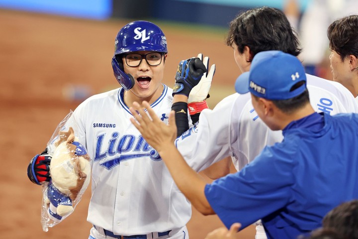 'KS 진출' 75.8% 확보! 윤정빈-구자욱 3안타+레예스 QS, 삼성 LG 꺾고 1차전 승리 [PO1]