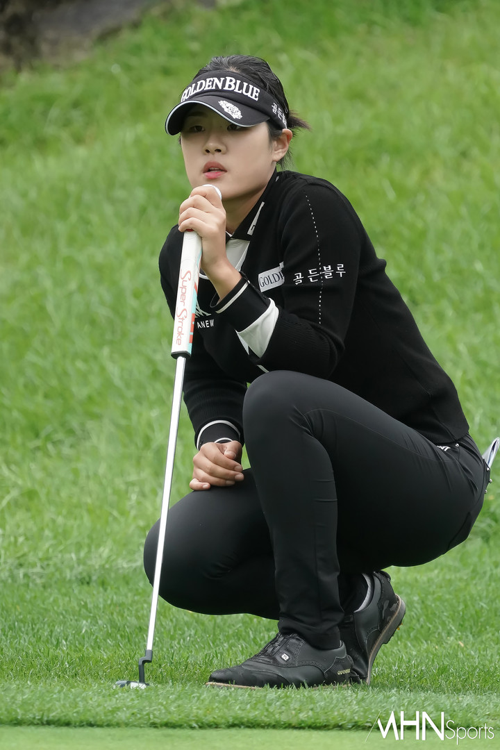 [mhn포토] 이선영, 허투루 볼 수 없는 퍼트 라인