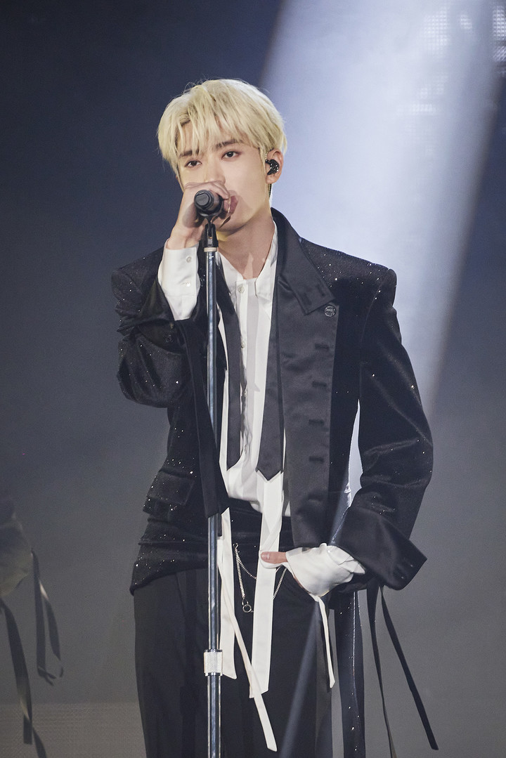 NCT 재현, 입대 전 팬들과 아쉬움 달랬다..."2026년에 웃으면서 만나자"