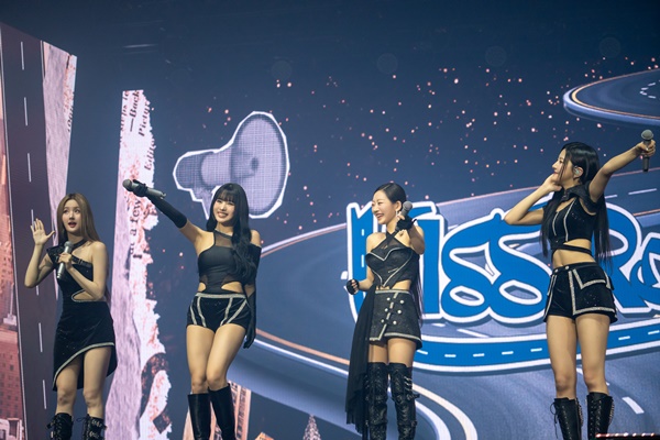 키스오브라이프, 첫 월드투어 포문 활짝 열었다...미공개 곡까지 공개