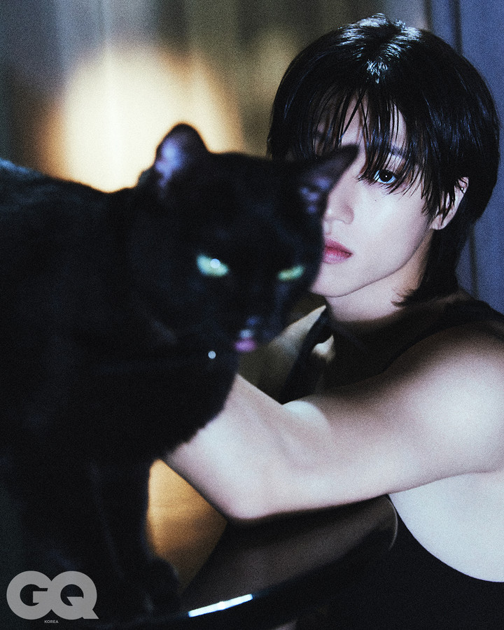 에이티즈 우영, 독보적 패션 감각으로 지큐 단독 화보 장악