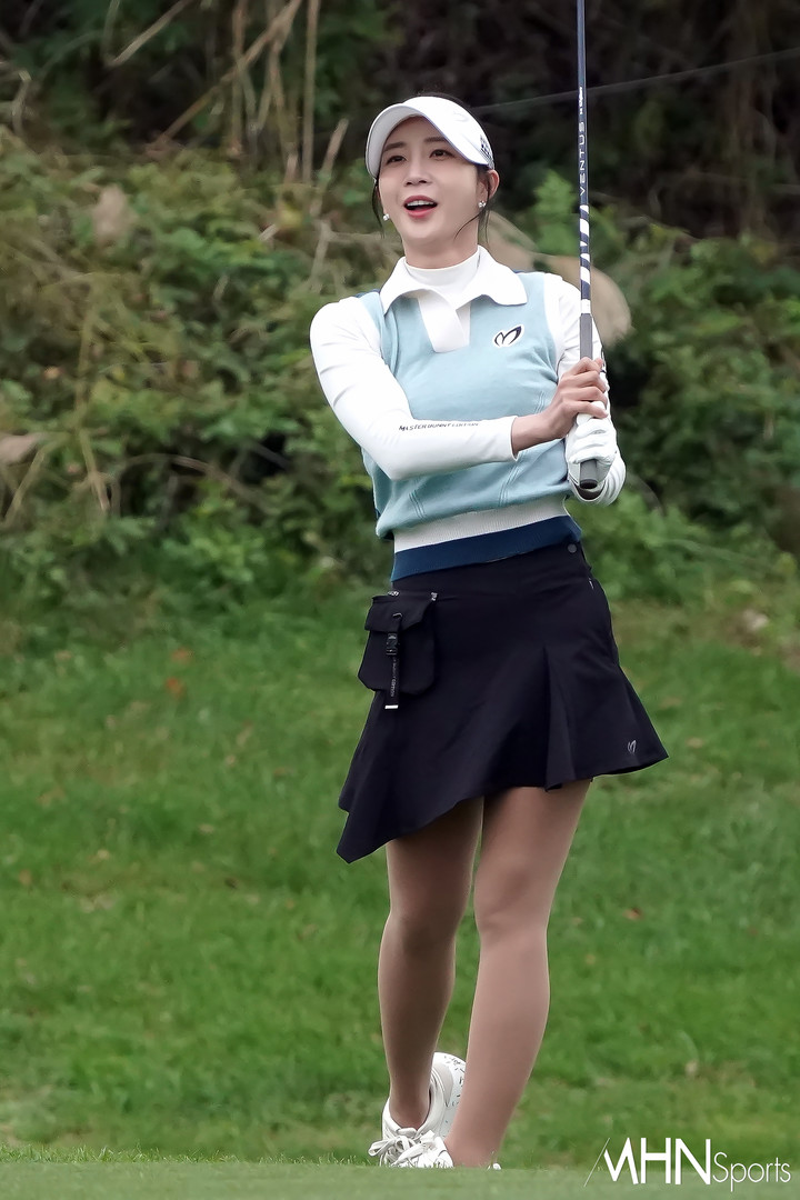 [mhn포토] 최예지, 타구 방향 바라보며