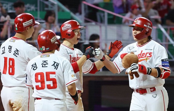 '최대 관심사' 최정, SSG 계약 보인다..."긍정적 대화, FA 신청 후 계약 확정"