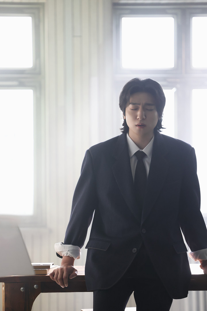 DAY6 성진, 첫 단독 콘서트 전석 매진...화려한 솔로 활동 이어간다