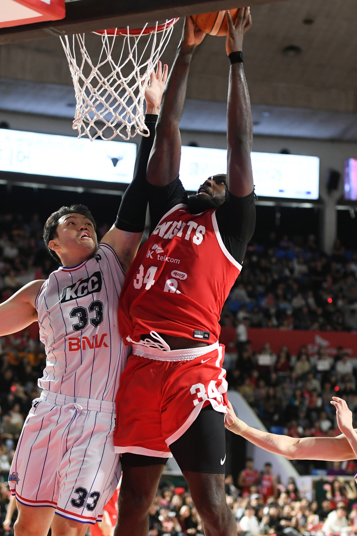 서울 SK, KCC에 대승 거두며 연승 질주…워니 트리플더블 달성(종합)