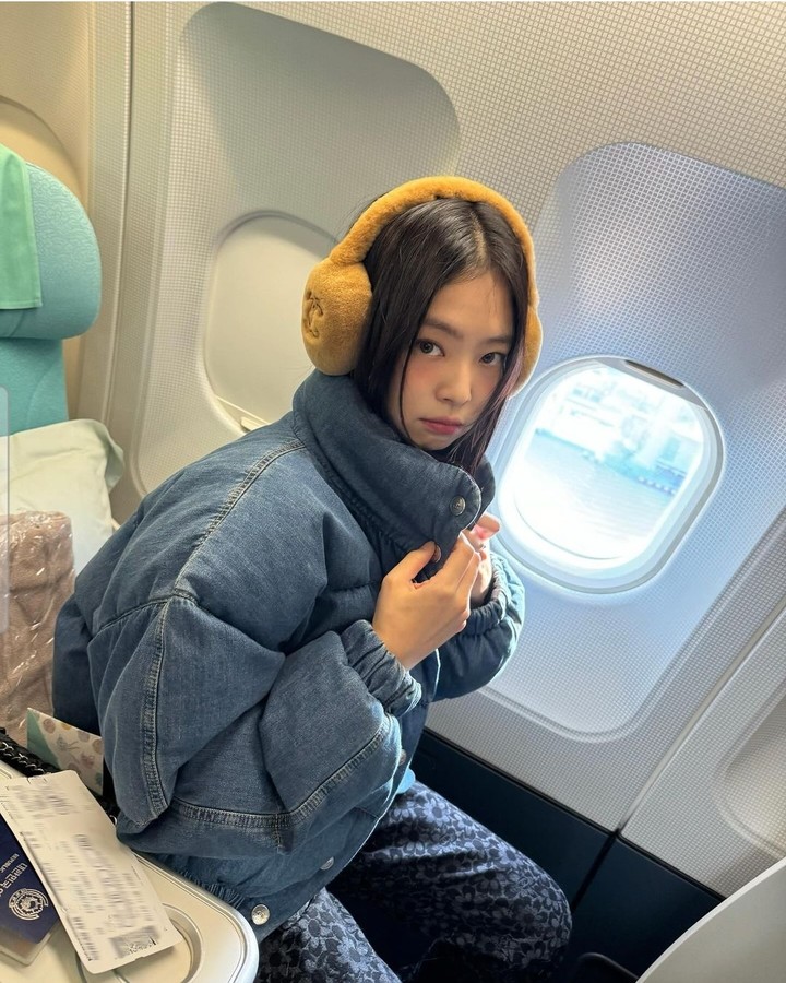 제니, 청패딩+명품 귀마개로 뽐낸 '귀여움'...일상이 화보