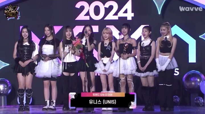 유니스, '2024 KGMA' 2관왕 달성…글로벌 루키로 자리매김
