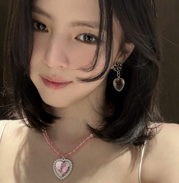 한소희, 생일파티서 발랄+우아 매력 폭발