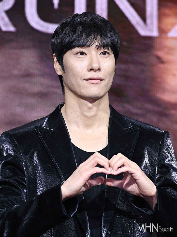 [포토] 김동원 '시크 하트'