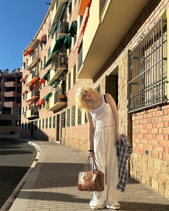 모모 "예쁜 척하다 다리 쥐났다"... 건강미 넘치는 스페인 근황 공개