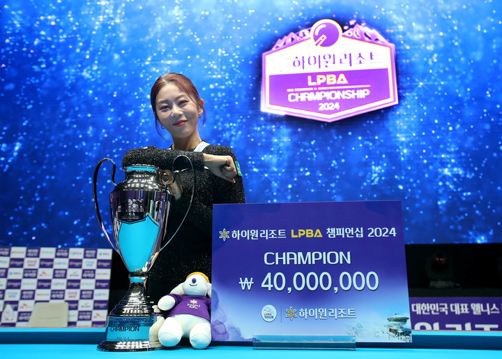 최초 5연속, 최초 30연승, 최초 5억...'LPBA 메시' 김가영, 2024년을 부쉈다