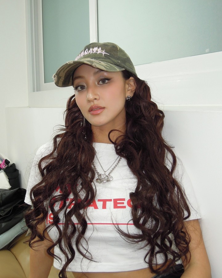 트와이스 지효, 글래머+구릿빛 복근으로 건강미 발산...'힙합 여전사'