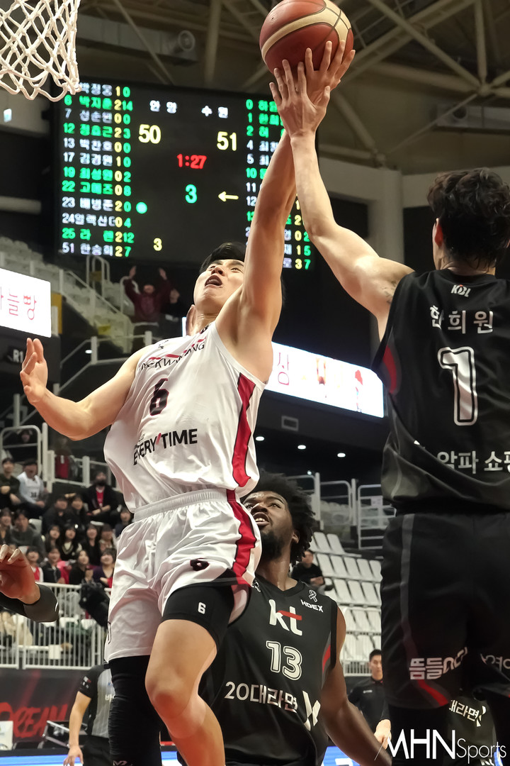 해먼즈 더블더블 맹활약! KT, 2연승 질주…’꼴찌’ 정관장 7연패 늪