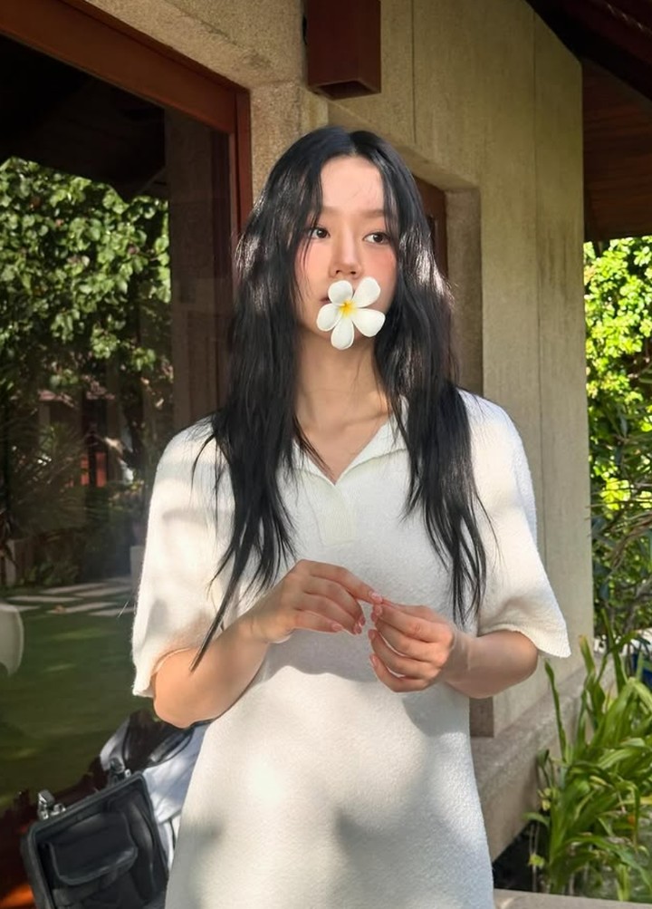 "왜 이렇게 예뻐?"...혜리, 꽃 달고 청순 섹시 미모 발산