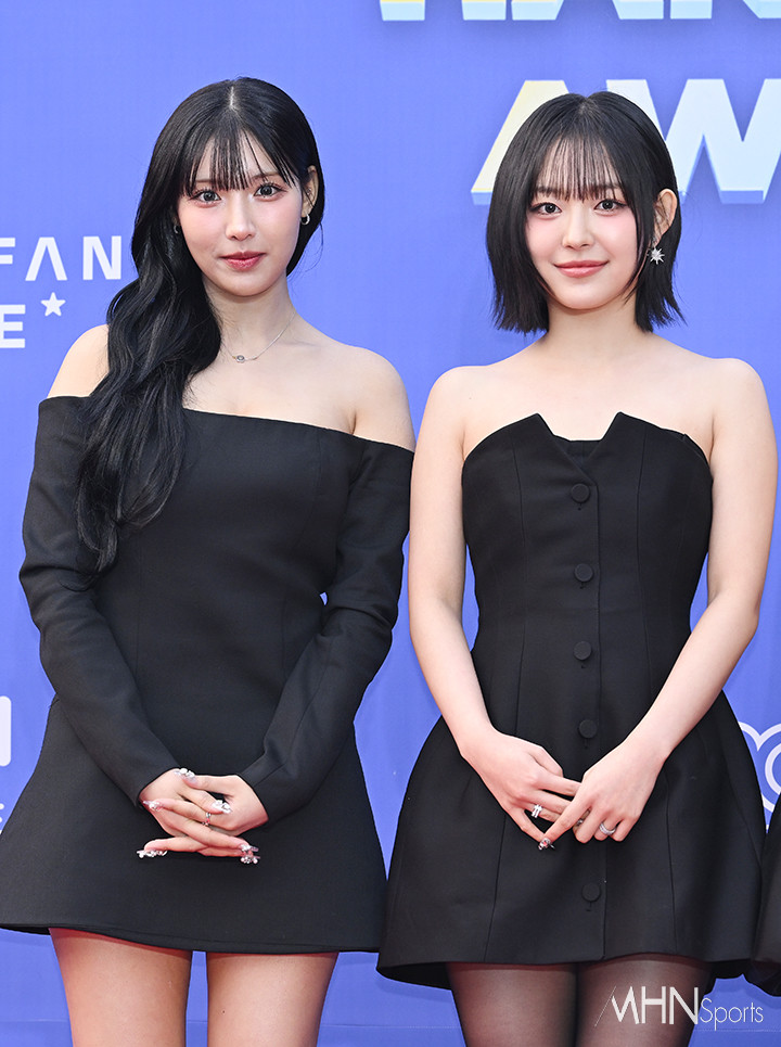 [포토] 라잇썸 초원-유정 '섹시미 더한 블랙 초미니'