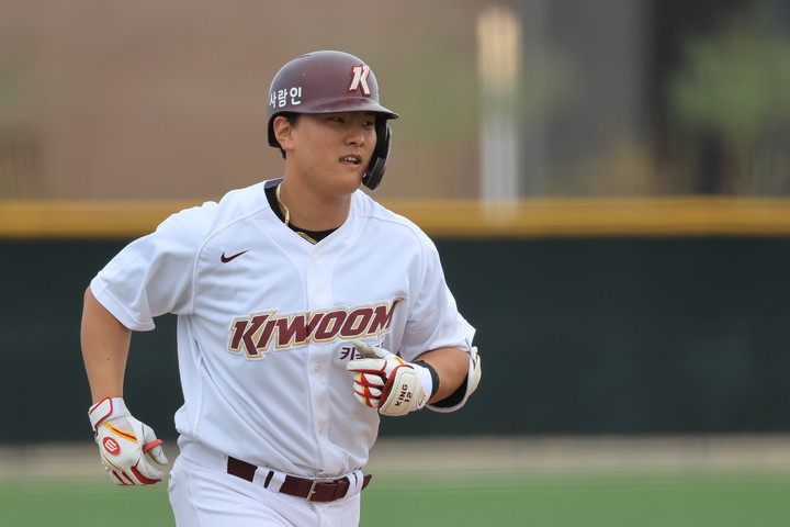 '정현우 4이닝 무실점' 키움, SSG 꺾고 2연승...'강백호 3타점' KT는 NC 10-5 제압(종합)