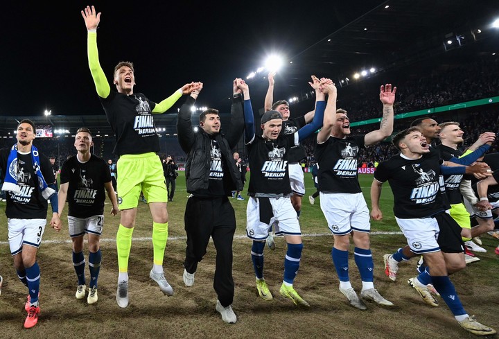 '차두리 전 소속팀' 獨 3부 빌레펠트, '무패 우승 신화' 레버쿠젠 꺾었다...포칼 결승 진출 '대이변'