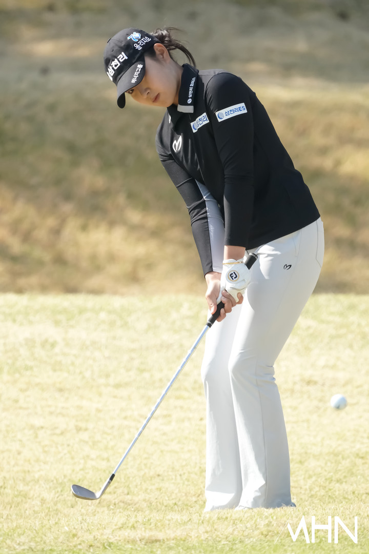 [mhn포토] 유현조, 칩 인 버디를 노린다