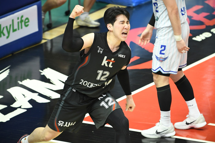 '허훈 위닝샷' KT, 한국가스공사 누르고 4강 PO 진출...'정규리그 우승' 서울 SK와 맞대결