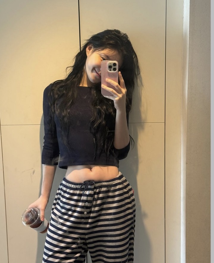 채령, 내추럴 무드 속 Y2K 감성…꾸안꾸의 정석