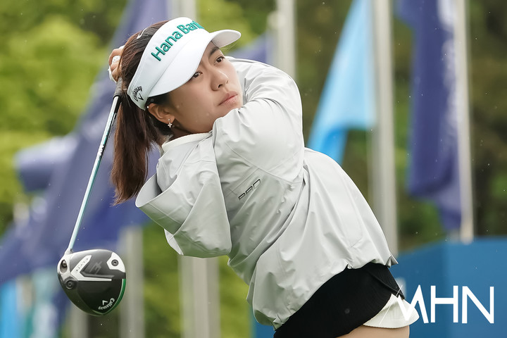 [mhn포토] 지 유아이, 강하게 날리는 티샷