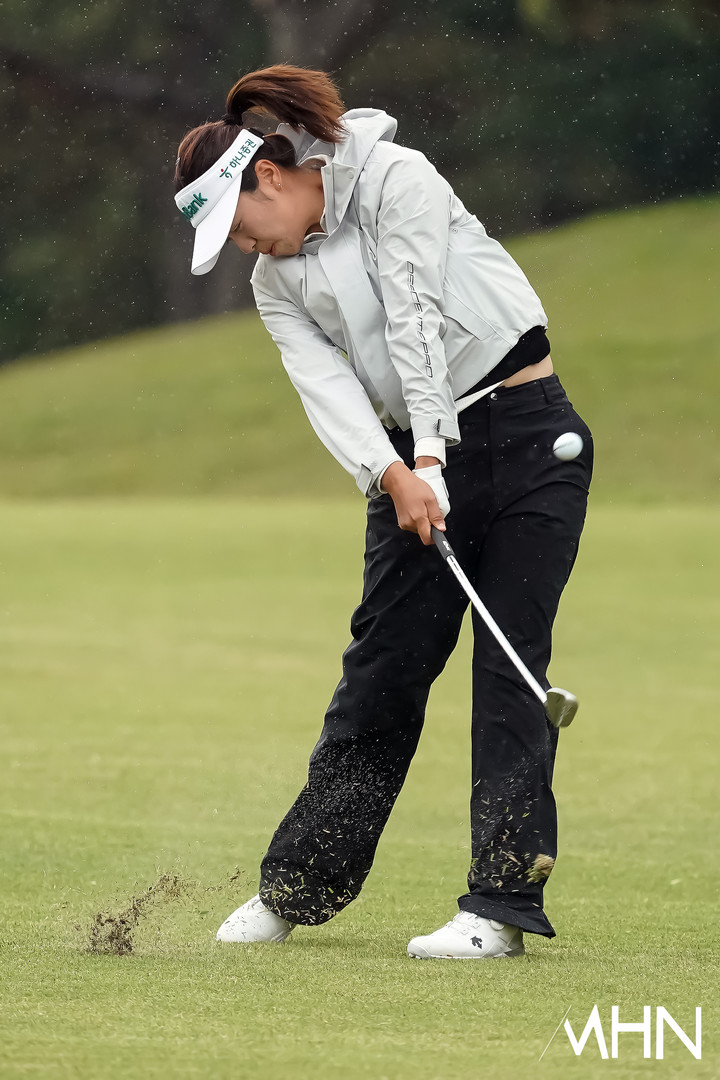 [mhn포토] 지 유아이, 정타 날려 보낸다