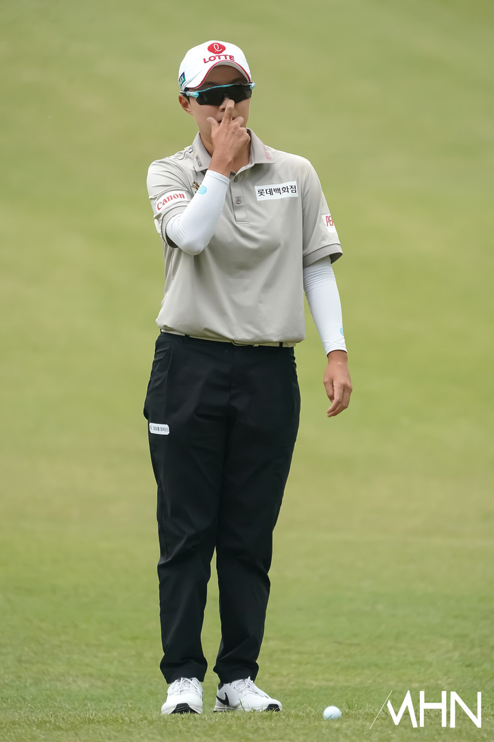 [mhn포토] 김효주, 선글래스 고쳐 쓴다