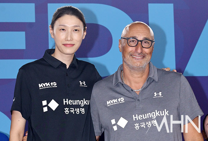 [KYK] '11명→17명' 더 많아진 스타들 이끈 김연경 "'배구가 재밌구나' 라는 것을 느껴주셨으면"