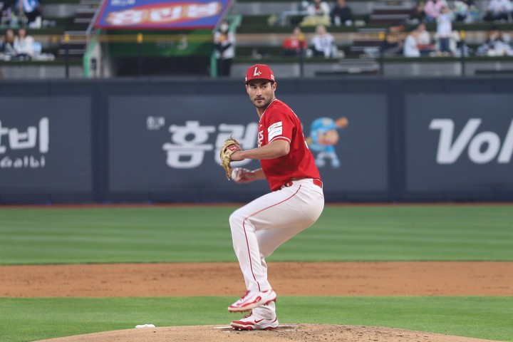 18탈삼진 폰세, '롤모델' 류현진 넘어 선동열과 최다 타이...SSG는 화이트 11K