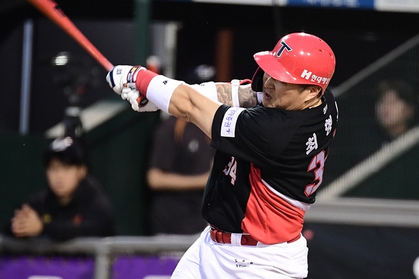 '아버지 3점포 쏘셨다' 최형우 홈런 작렬! KIA, NC에 주말 위닝시리즈