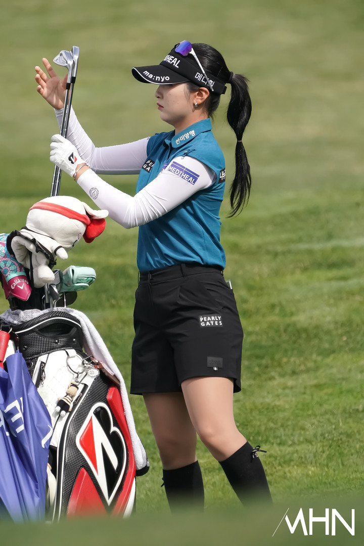 [mhn포토] 이예원, 두 클럽 중 하나 선택