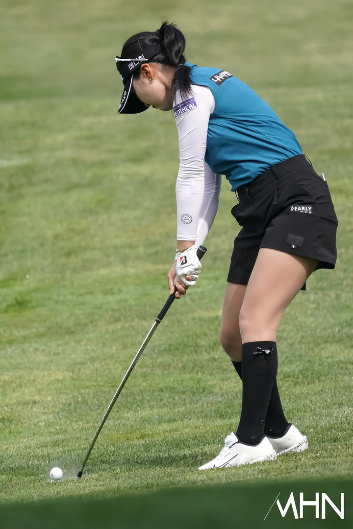 [mhn포토] 이예원, 정타 날려 보낸다