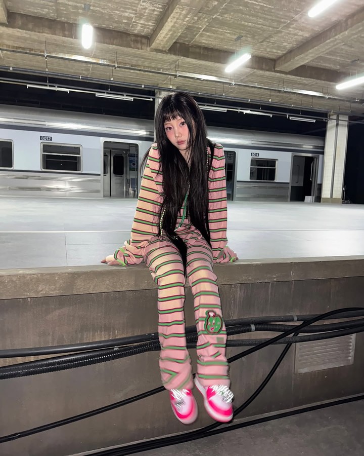 아일릿 원희, 고양이보다 귀여운 '핑크 공주'