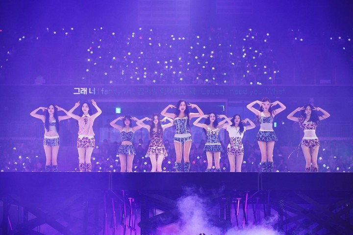 TWICE、360度ステージでワールドツアー革新！未公開ソロ曲も初披露し「グローバルワントップガールズグループ」の進化を証明 | K-POP | K-HALLYUNEWS